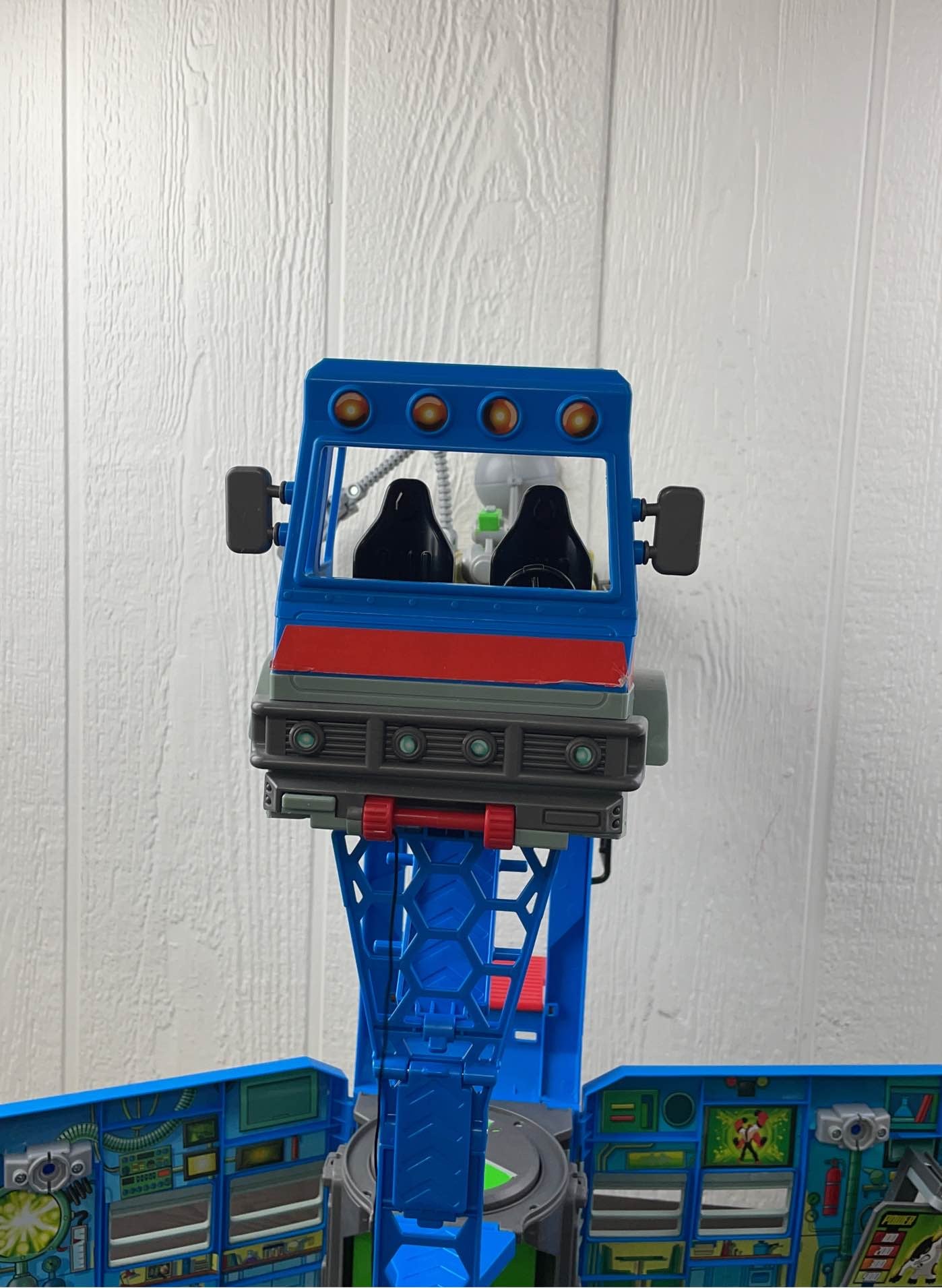 Ben 10 Rustbucket Deluxe Transforming Alien Playset — GoodBuy Gear
