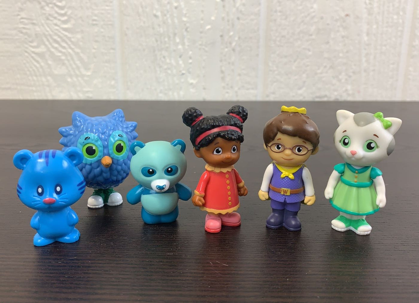 Daniel Tiger Deluxe Electronic Trolley With Extra Figurines — GoodBuy Gear