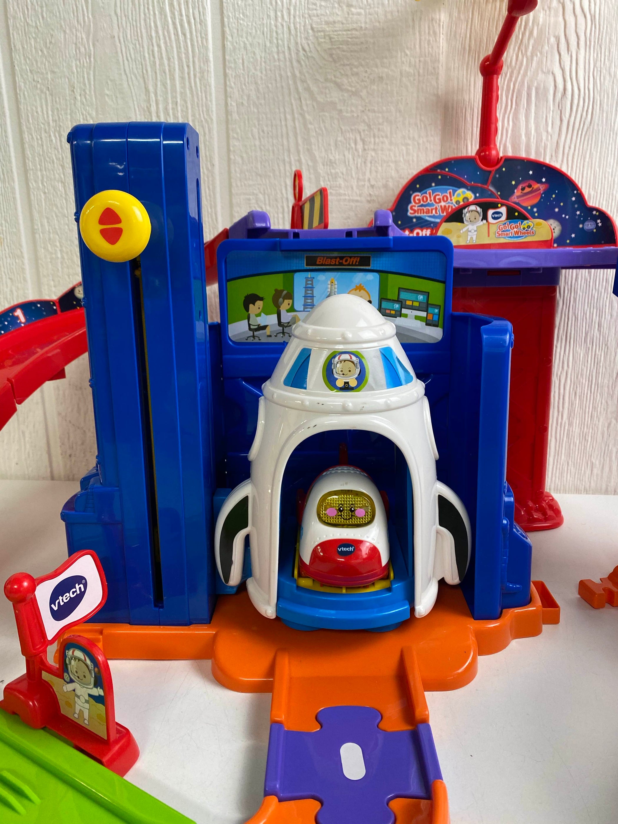 VTech Go! Go! Smart Wheels Blast-Off Space Station — GoodBuy Gear