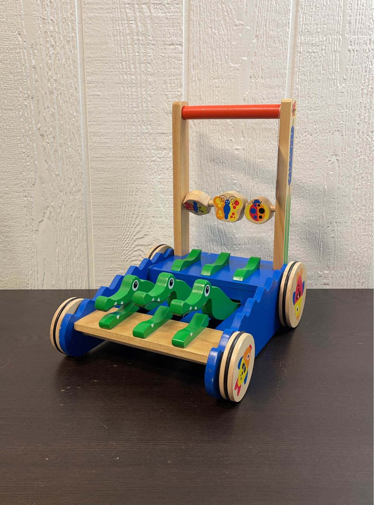 Melissa & Doug Chomp and Clack Alligator Push Toy — GoodBuy Gear